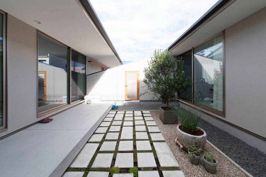 Courtyard Style Home Exterior Floor